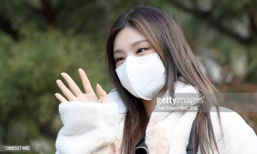 How Do K-Pop Idols Look Good Even When They Are Wearing A Face Mask ...
